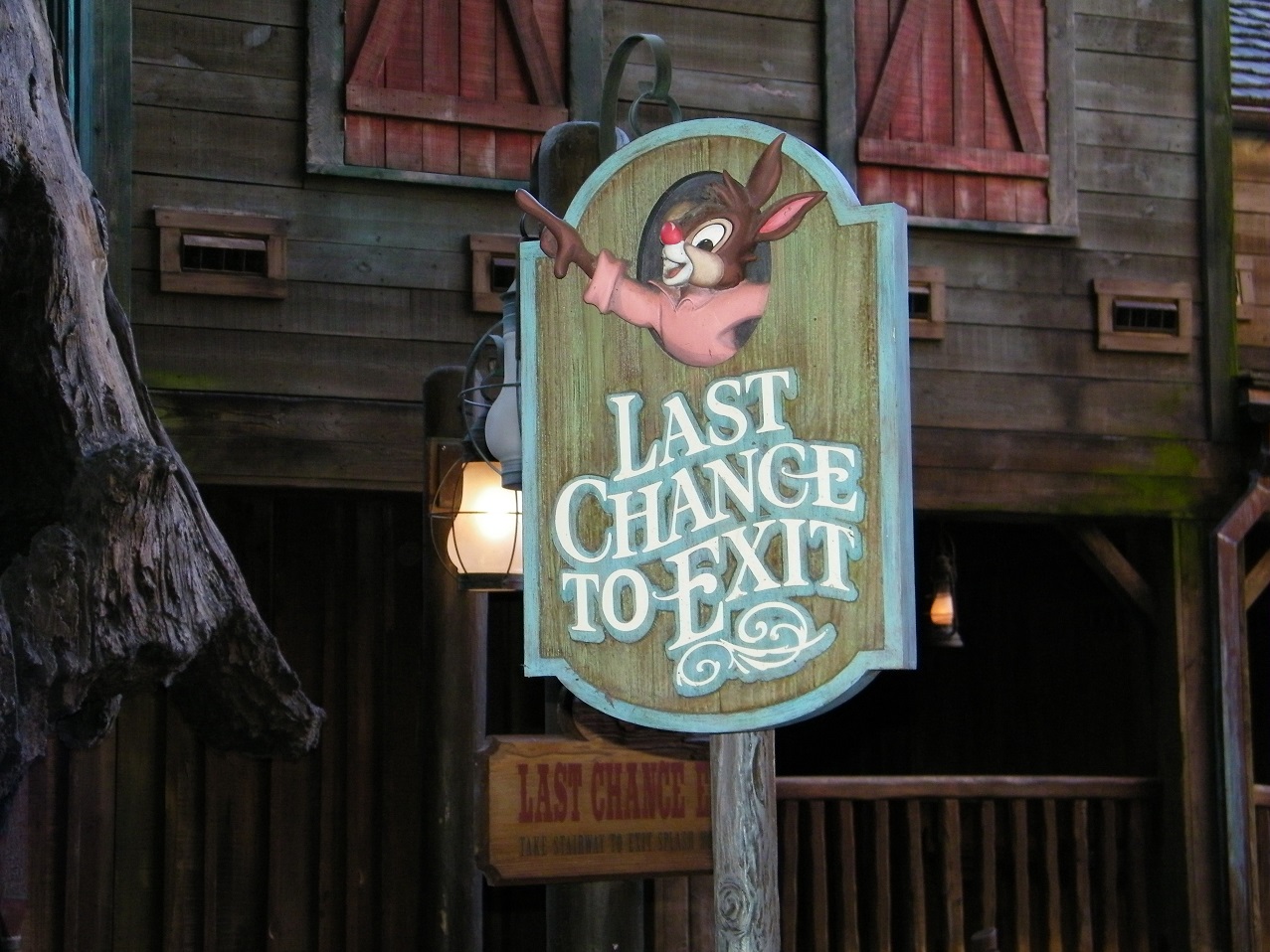 "Splash" Mountain - Outhouse of Mouse